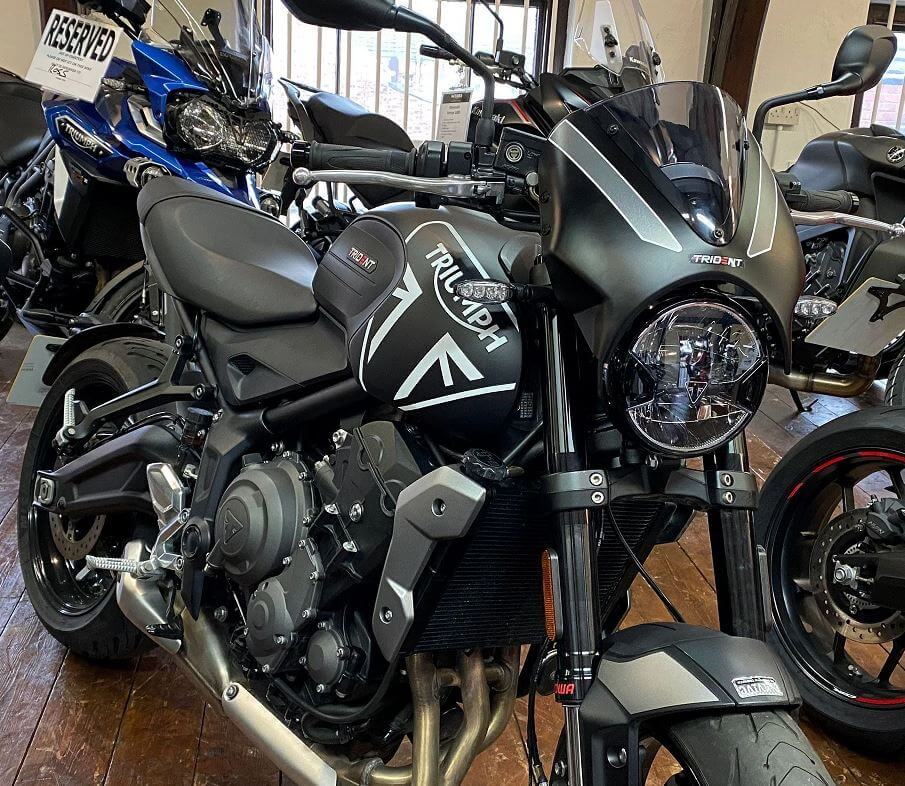 Pyramid Fly Screen '21-'23 Triumph Trident 660 | Matt Baja Orange ...